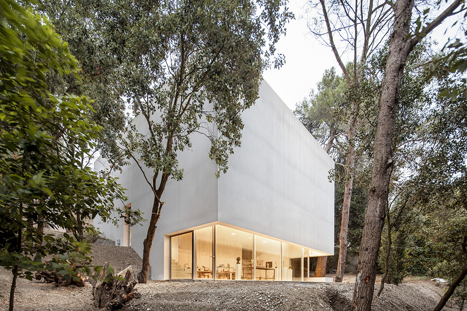 Barcelona Artist Studio: a Concrete Cavern of Creativity